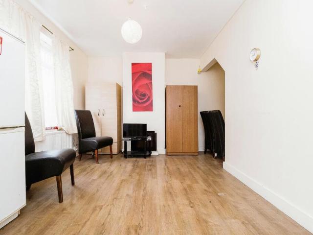 Digby Gardens, Dagenham, RM10