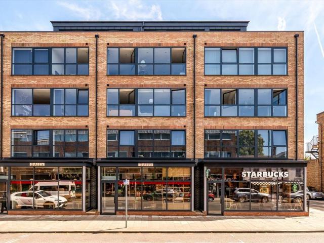 Diggers Lane, Weybridge KT13 1 bed flat to rent £1,700 pcm £392 pw
