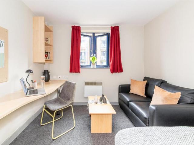 Dighton Street, Bristol BS2 Studio to rent £1,252 pcm £289 pw