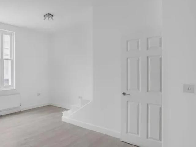 Dilip Shah, 242 Portobello Road, London, W11 1LL, United Kingdom | 2 bed apartment for rent #167677283 | Rentberry