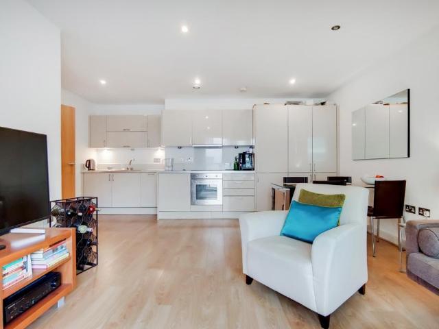 Diprose Court, Bow Common Lane, E3 2 bed flat to rent £2,496 pcm £576 pw