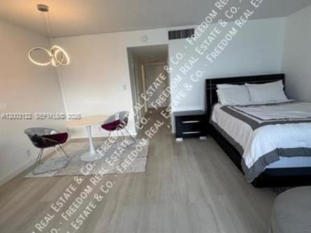 DIRECT BAY VIEW and FULLY RENOVATED studio unit with a balcony in the Mirador 1000