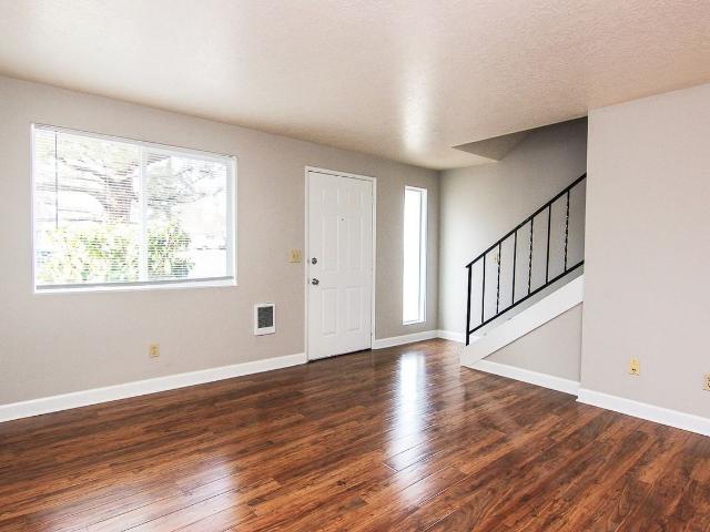 District 550 2 Bedroom Apartment for Rent at 550 Sw Edmunston St, Mcminnville, OR 97128