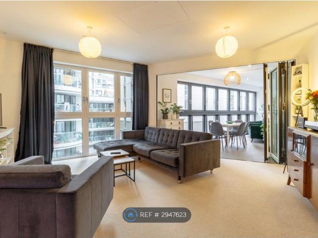 District Court, London E1, 3 bed flat to rent, £4,000 pcm | PrimeLocation