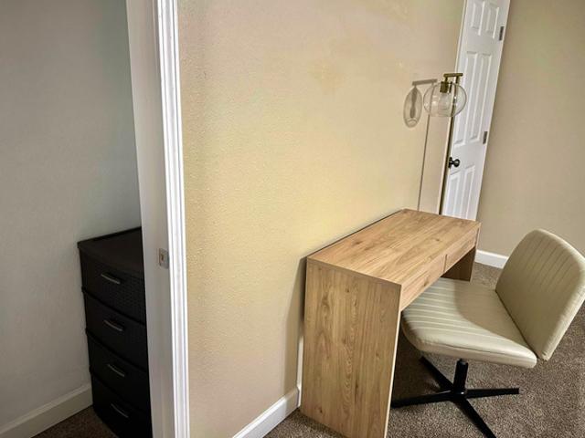 Discover this CHARMING HAMMOND RETREAT! Enjoy cozy private rooms in a peaceful neighborhood! Offering comfort, tranquility, & convenience!