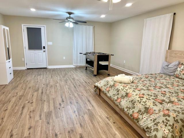 Discover this CHARMING HAMMOND RETREAT! Enjoy cozy