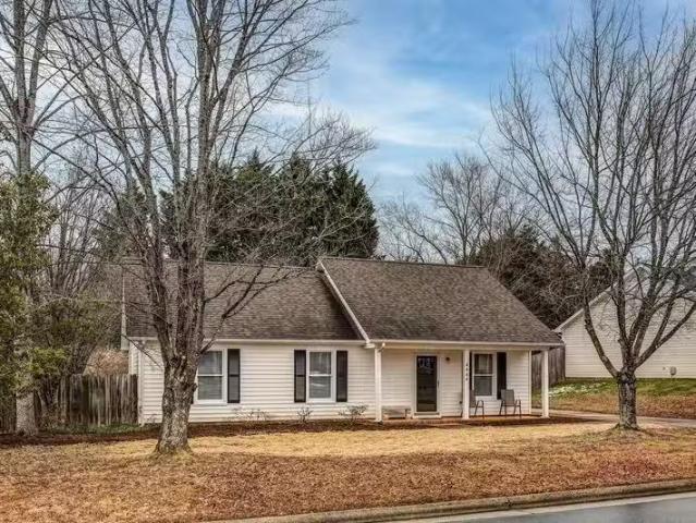 Discover this charming 3 bedroom, 1.5 bath, single 4804 Eagle.