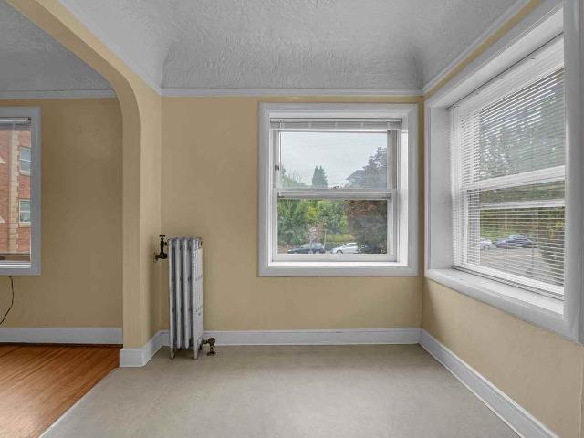 Discover Timeless Elegance in the Heart of Hawthorne 1 Bedroom Apartment for Rent at 2052 Se Hawthorne Blvd, Portland, OR 97214 Hosford Abernethy
