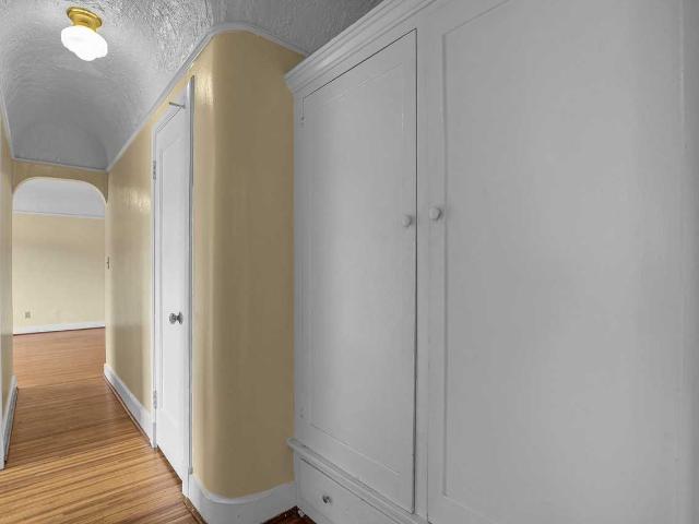 Discover Timeless Elegance in the Heart of Hawthorne 1 Bedroom Apartment for Rent at 2052 Se Hawthorne Blvd, Portland, OR 97214 Hosford Abernethy