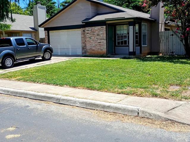 Discover comfortable shared living in this recently renovated single family home in San Antonio, offering 985 sq ft of well maintained space.