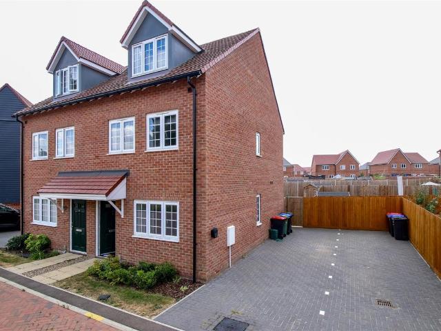 Discovery Close, Braintree CM7, 3 bed property to rent, £1,895 pcm | PrimeLocation