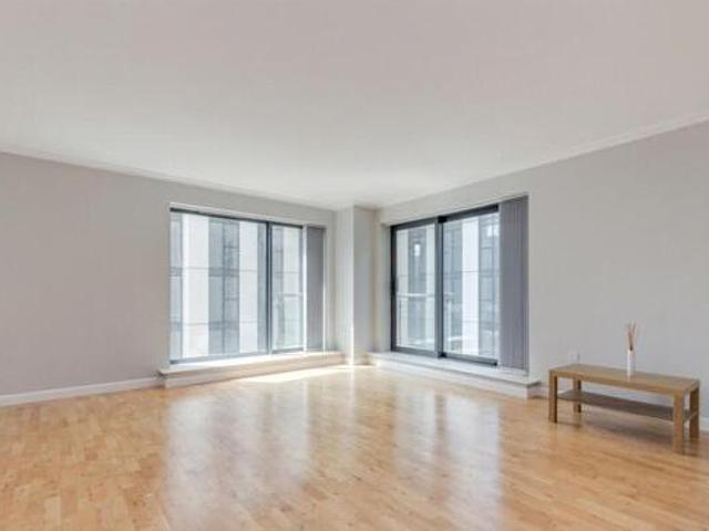 Discovery Dock Apartments East, South Quay Square, 2 Bedroom Flat