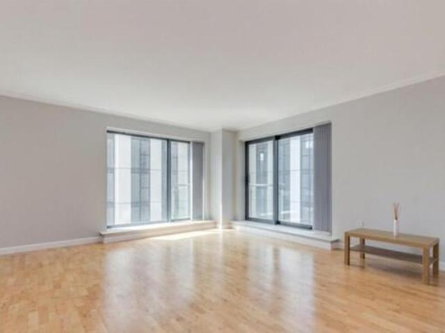 Discovery Dock Apartments East, South Quay Square, 2 Bedroom Flat