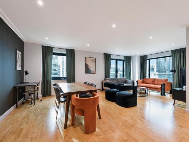 Discovery Dock Apartments, London, E14 2 bed apartment to rent £3,098 pcm £715 pw