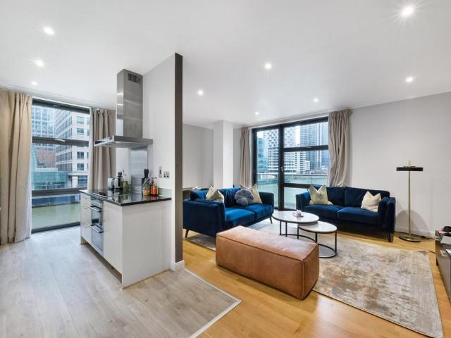 Discovery Dock Apartments, London, E14 2 bed apartment to rent £2,999 pcm £692 pw