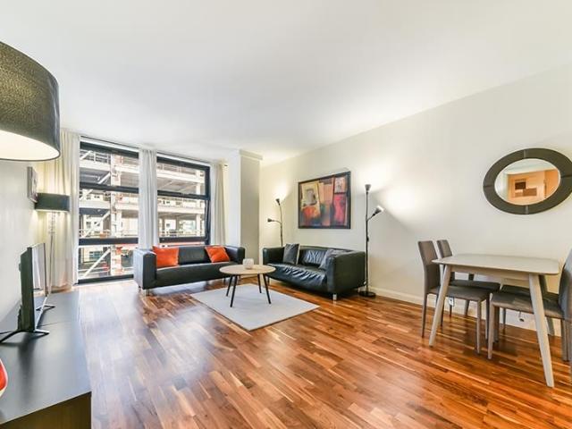 Discovery Dock Apartments West, South Quay Square, London E14, 1 bed flat to rent, £2,500 pcm | PrimeLocation