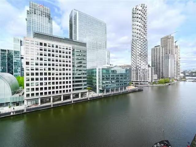 Discovery Dock Apartments, 3 South. 2 bed apartment £685,000