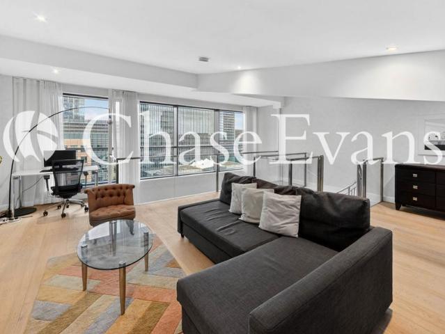 Discovery Dock East, 3 South Quay. 2 bed flat to rent £3,744 pcm £864 pw