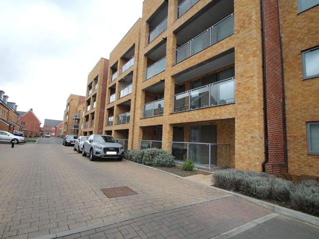 Discovery Drive, Swanley BR8, 2 bed flat to rent, £1,800 pcm | PrimeLocation