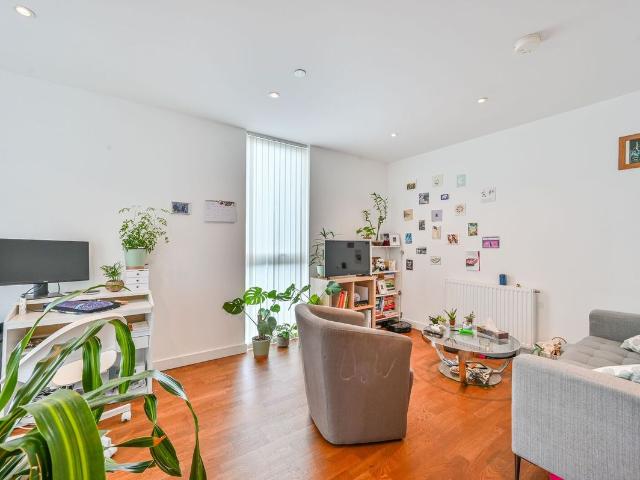 Discovery Tower, Canning Town, London E16, 1 bed flat to rent, £1,820 pcm | PrimeLocation