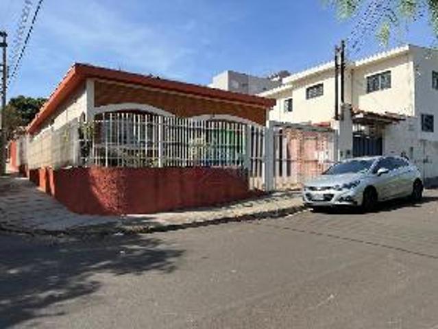 Disponível no final do mês de Março. Excelente casa de esquina de 3 dormitórios, sendo 1 suíte no bairro Cidade Jardim São Carlos imóveis