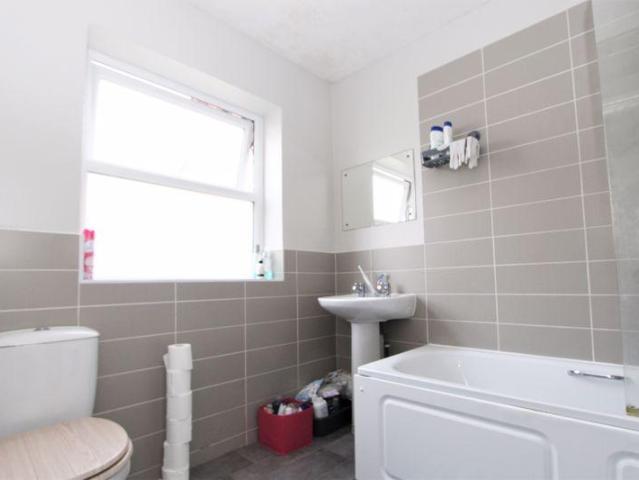 Ditchling Road, Brighton 3 bed apartment to rent £1,575 pcm £363 pw