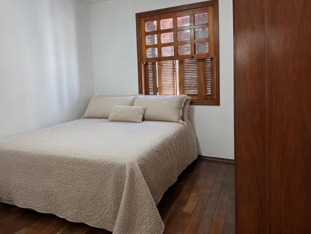 Divido casa quarto particular