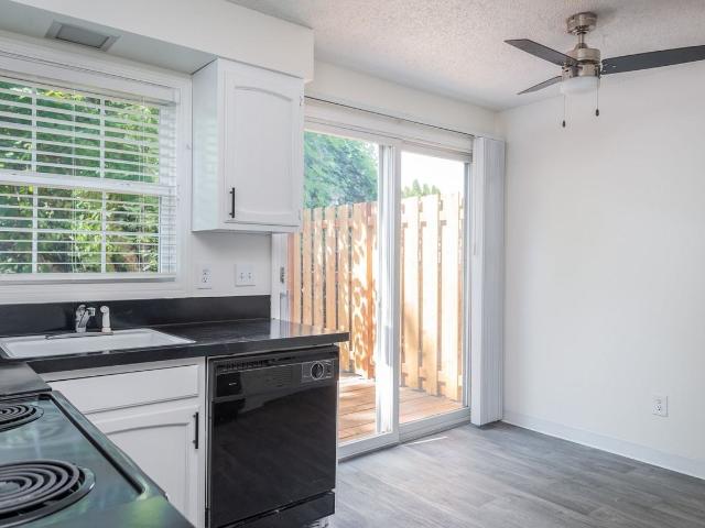 Division 890 2 Bedroom Apartment for Rent at 890 Nw Division St, Gresham, OR 97030 Gresham Northwest