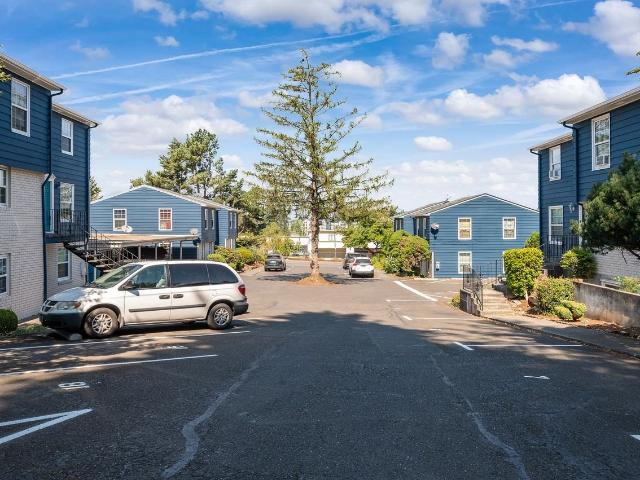 Division 890 2 Bedroom Apartment for Rent at 890 Nw Division St, Gresham, OR 97030 Gresham Northwest