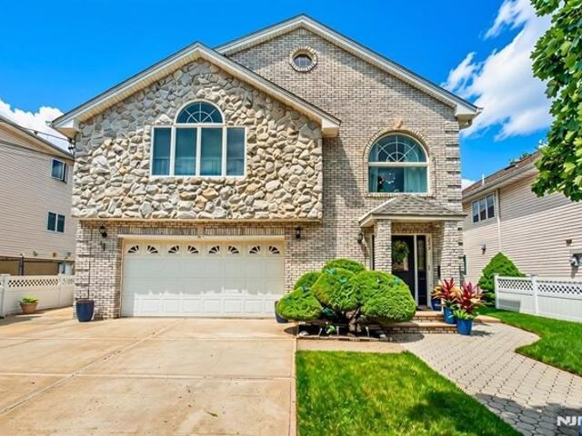 Division Ave, Garfield, Home For Sale