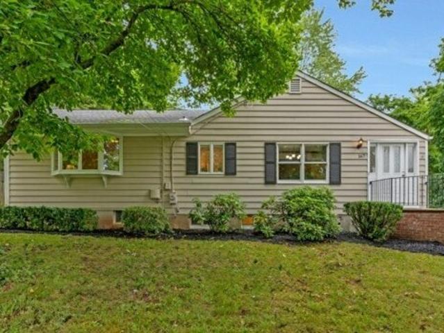 Division Ave, Long Hill Township, Home For Sale