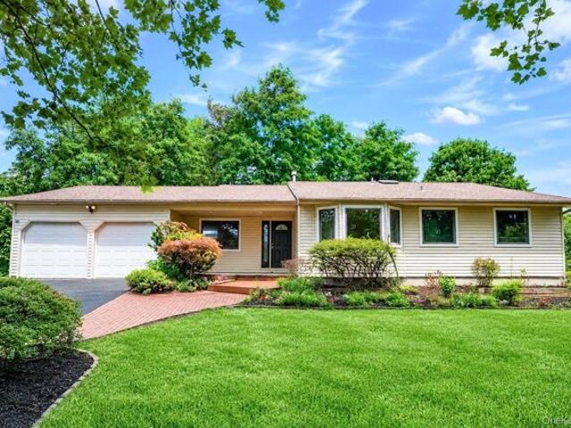 Dix Cir, Dix Hills, Home For Sale