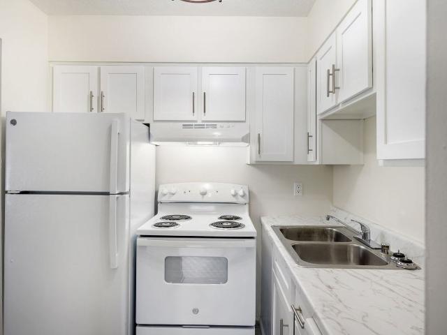 Dixie Downs 2 Bedroom Apartment for Rent at 4319 Sanders Ln, Shively, KY 40216 Shively