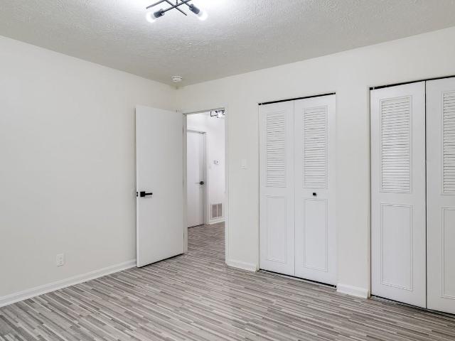 Dixie Downs 2 Bedroom Apartment for Rent at 4319 Sanders Ln, Shively, KY 40216 Shively