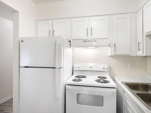 Dixie Downs 2 Bedroom Apartment for Rent at 4319 Sanders Ln, Shively, KY 40216 Shively
