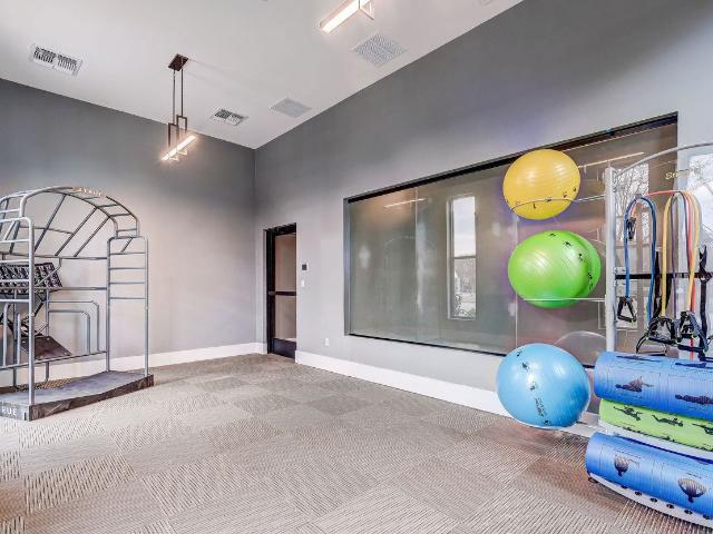 Dixon at Stonegate 1 Bedroom Apartment for Rent at 2501 Oak Hill Cir, Fort Worth, TX 76109