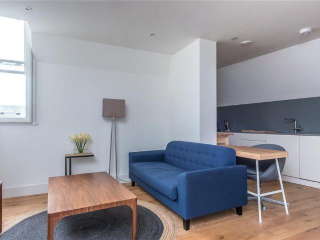 Dixon Butler Mews, Maida Vale. 2 bed apartment to rent £2,450 pcm £565 pw