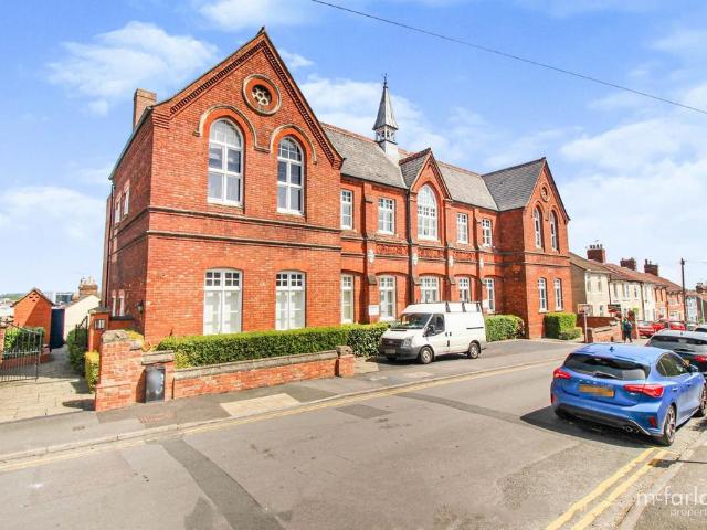 Dixon Street, Swindon SN1 2 bed apartment to rent £1,000 pcm £231 pw