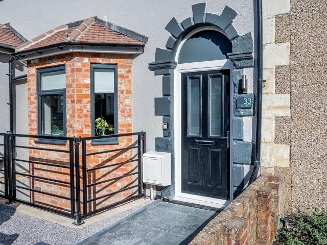 Dixon Street Room 8