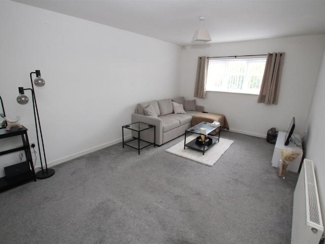 Dixons Bank, Marton In Cleveland, Middlesbrough TS7, 2 bed flat to rent, £695 pcm | PrimeLocation