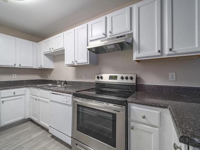 Domain & Gateway at Cedar 3 Bedroom Apartment for Rent at 3073 Cedar Creek Pkwy, Decatur, GA 30033