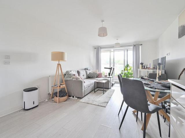 Dome Mews, WD25, Watford, WD25 1 bed flat to rent £1,450 pcm £335 pw