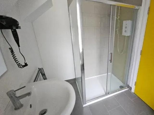 Dominic's Take Away, 172 Goswell Road, London, EC1V 7DT, United Kingdom | 1 bed apartment for rent #138695087 | Rentberry