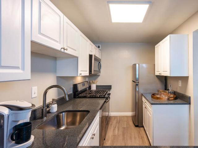 Dominion Plaza Studio Apartment for Rent at 1200 S Courthouse Rd, Arlington, VA 22204 Columbia Heights South