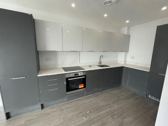 Dominion Road, Southall UB2 2 bed flat to rent £2,300 pcm £531 pw