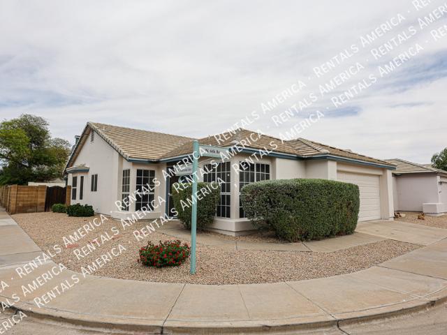 Don't miss out on this charm home in Moon Valley!