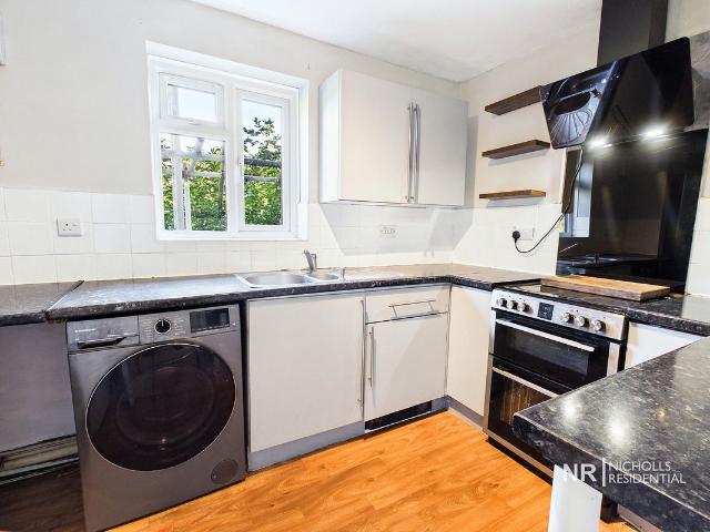 Donald Woods Gardens, Surbiton, Surrey. KT5, 1 bed flat to rent, £1,500 pcm | PrimeLocation