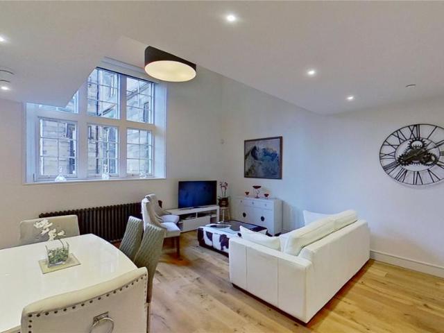 Donaldson Drive, Edinburgh, EH12 2 bed flat to rent £2,350 pcm £542 pw