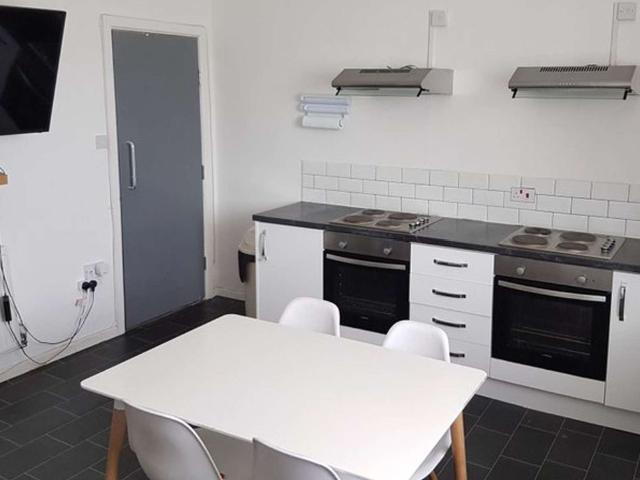 Doncaster Road Room 4