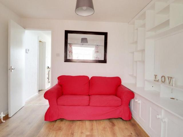 Donchurch Close, Norwich 4 bed semi detached house to rent £1,395 pcm £322 pw
